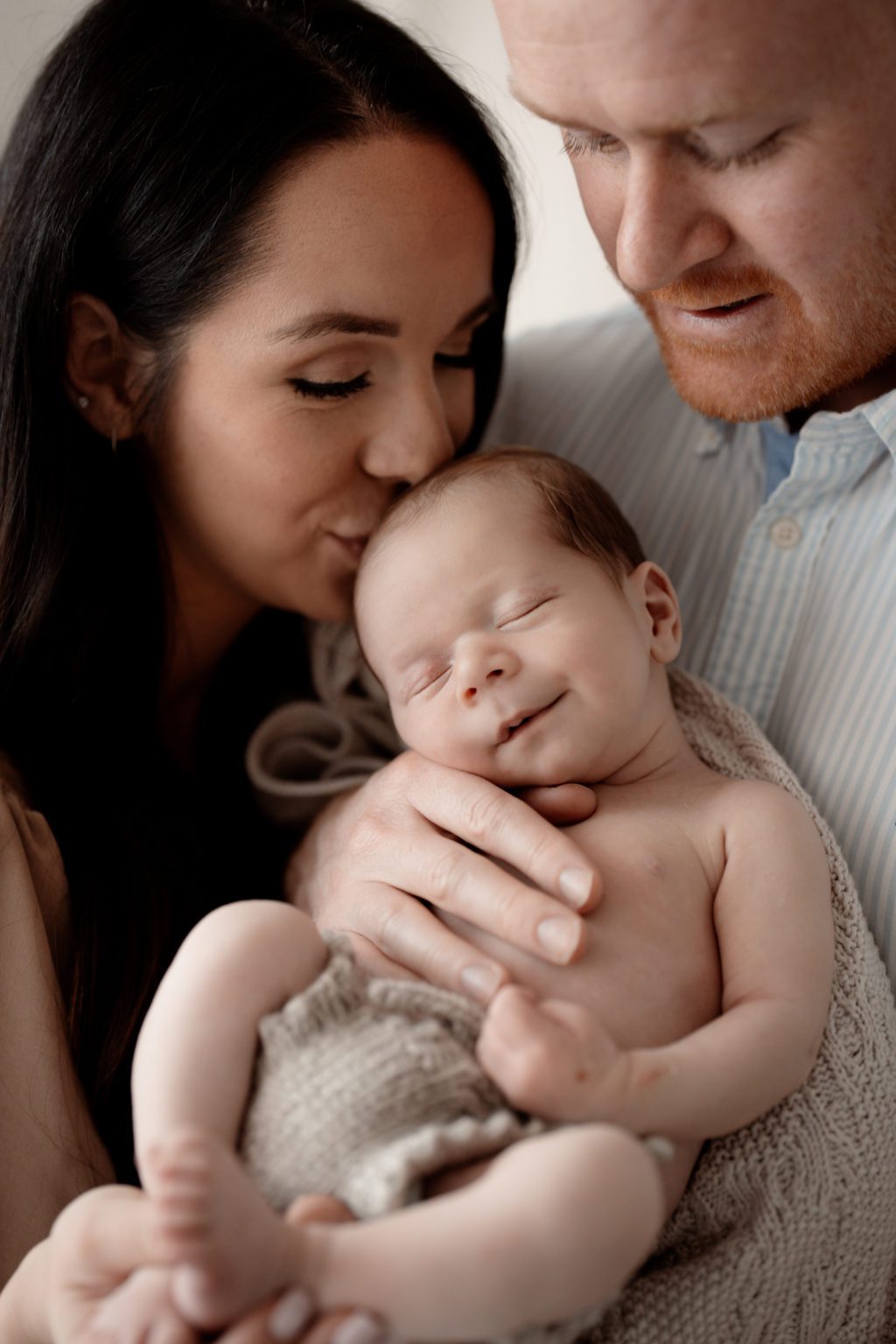 Which newborn shoot is right for you? - staceyrolfephotography.com